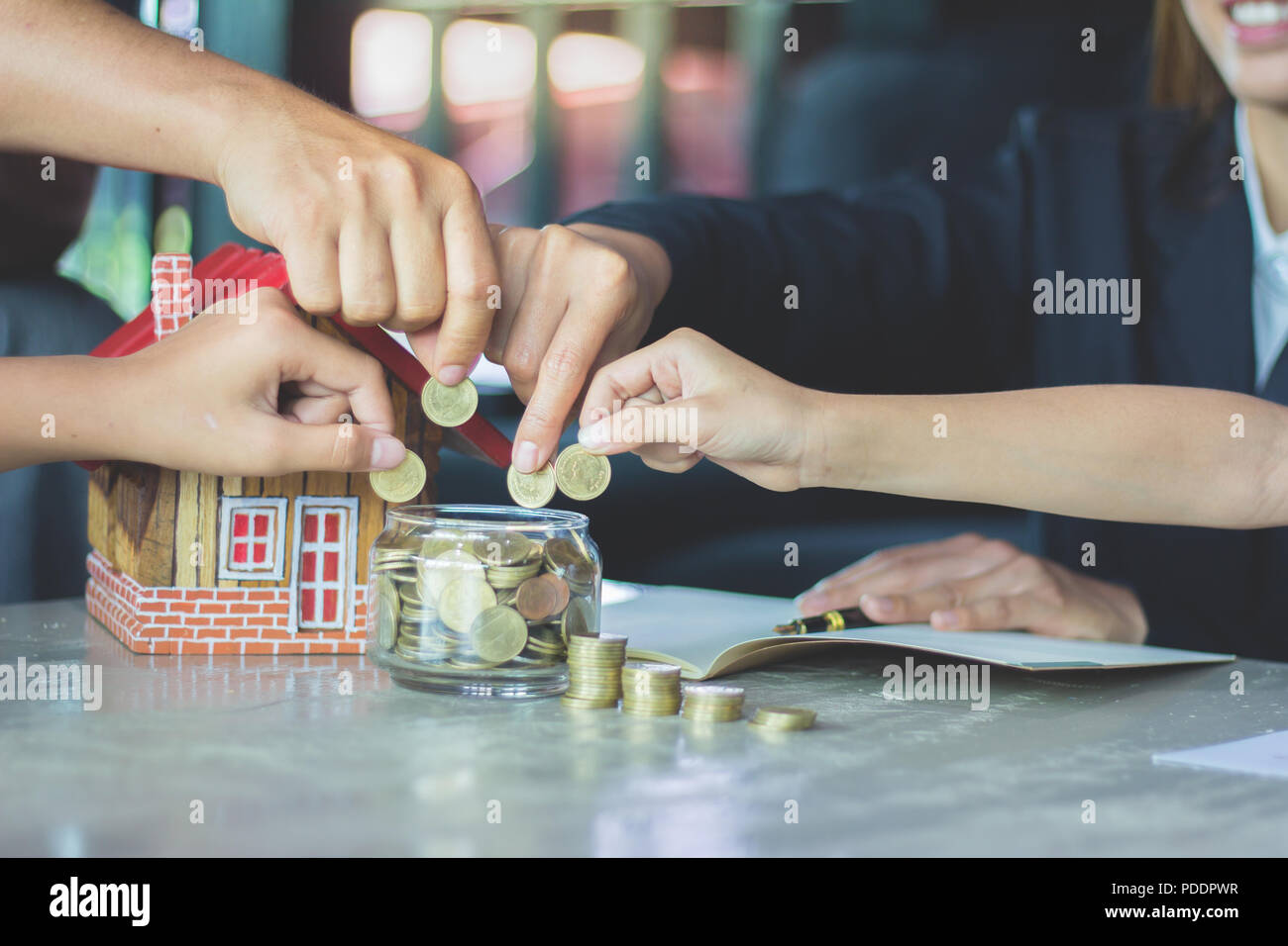 Insert coin hi-res stock photography and images - Alamy