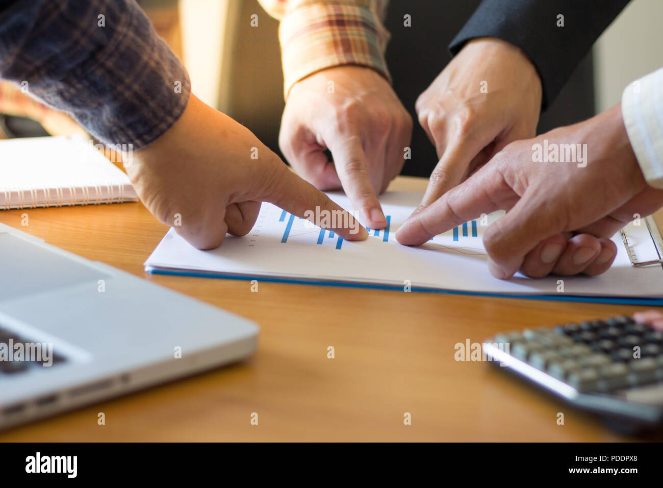 Group business meeting power point hi-res stock photography and images ...