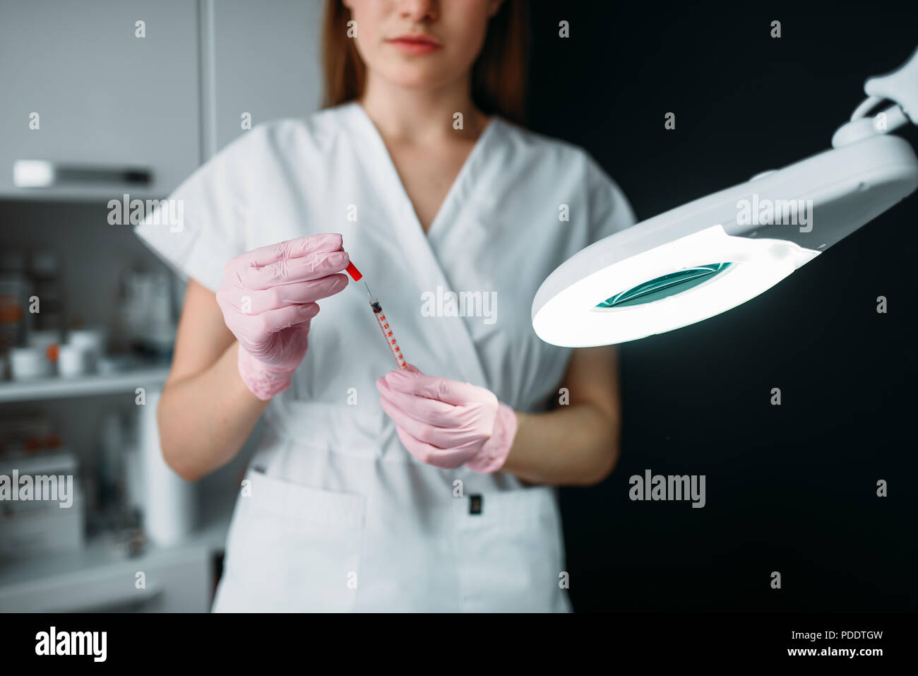 Beautician with syringe in hands, botox injection Stock Photo - Alamy