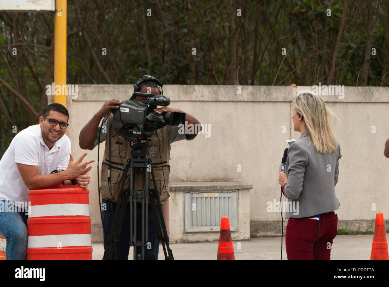 Globo journalists making reportage near police in Rio de Janeiro ...