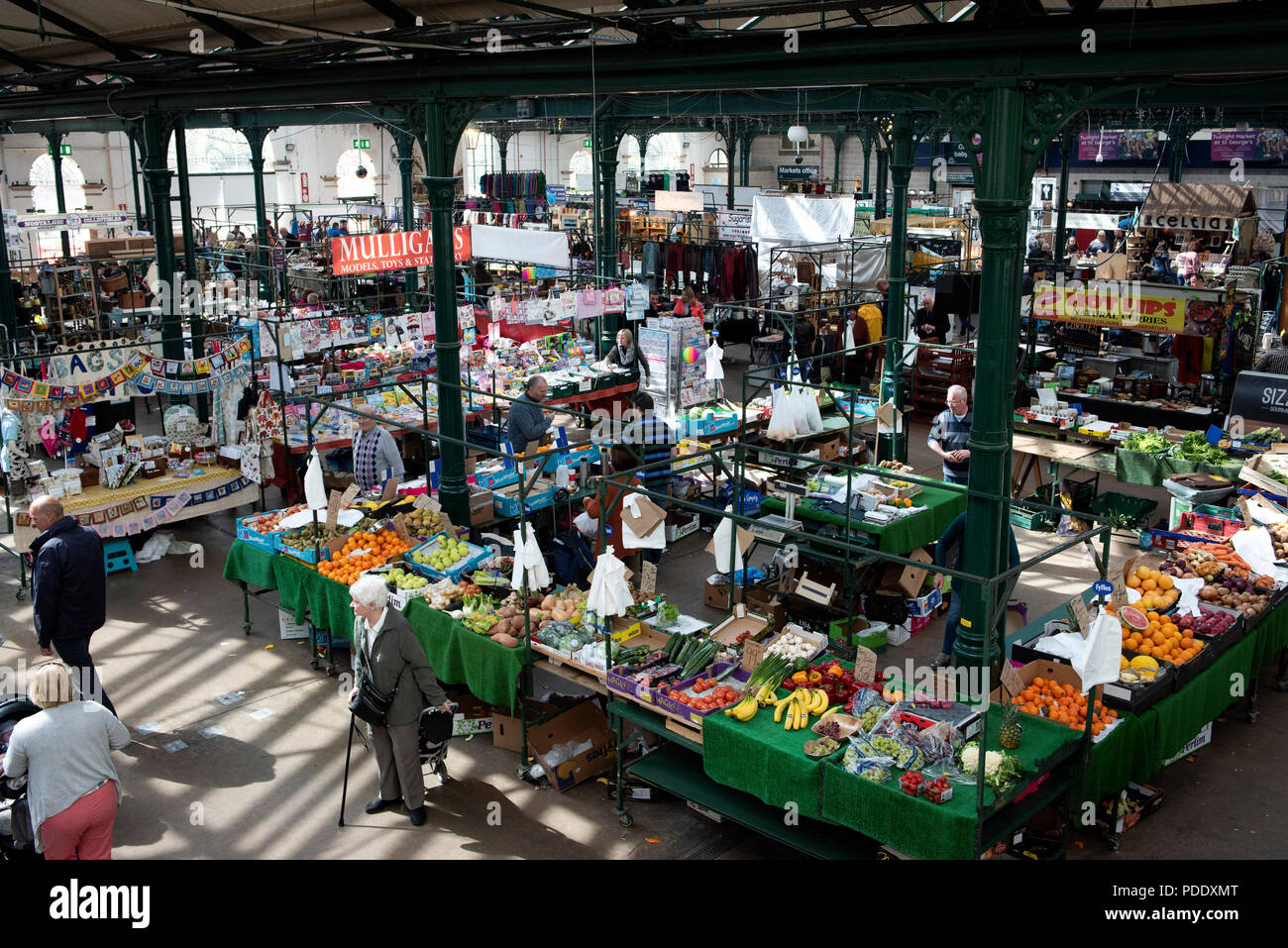 Inside a city hi-res stock photography and images - Alamy