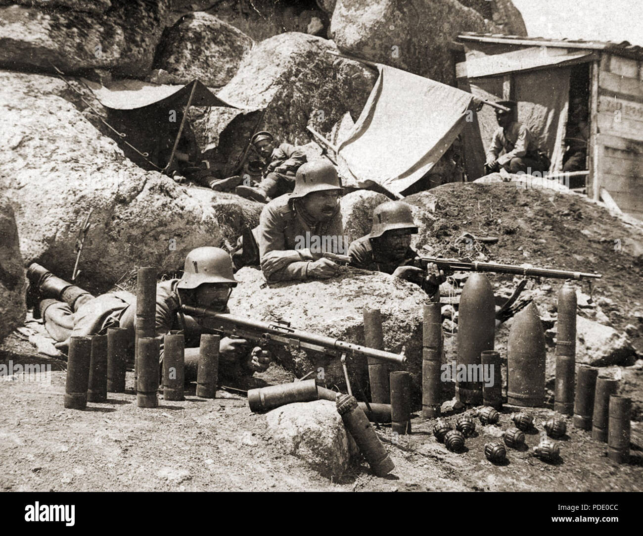 Soldiers at front hi-res stock photography and images - Alamy