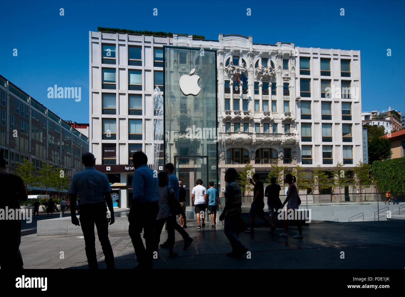Apple Store Milan Architecture High Resolution Stock Photography and ...