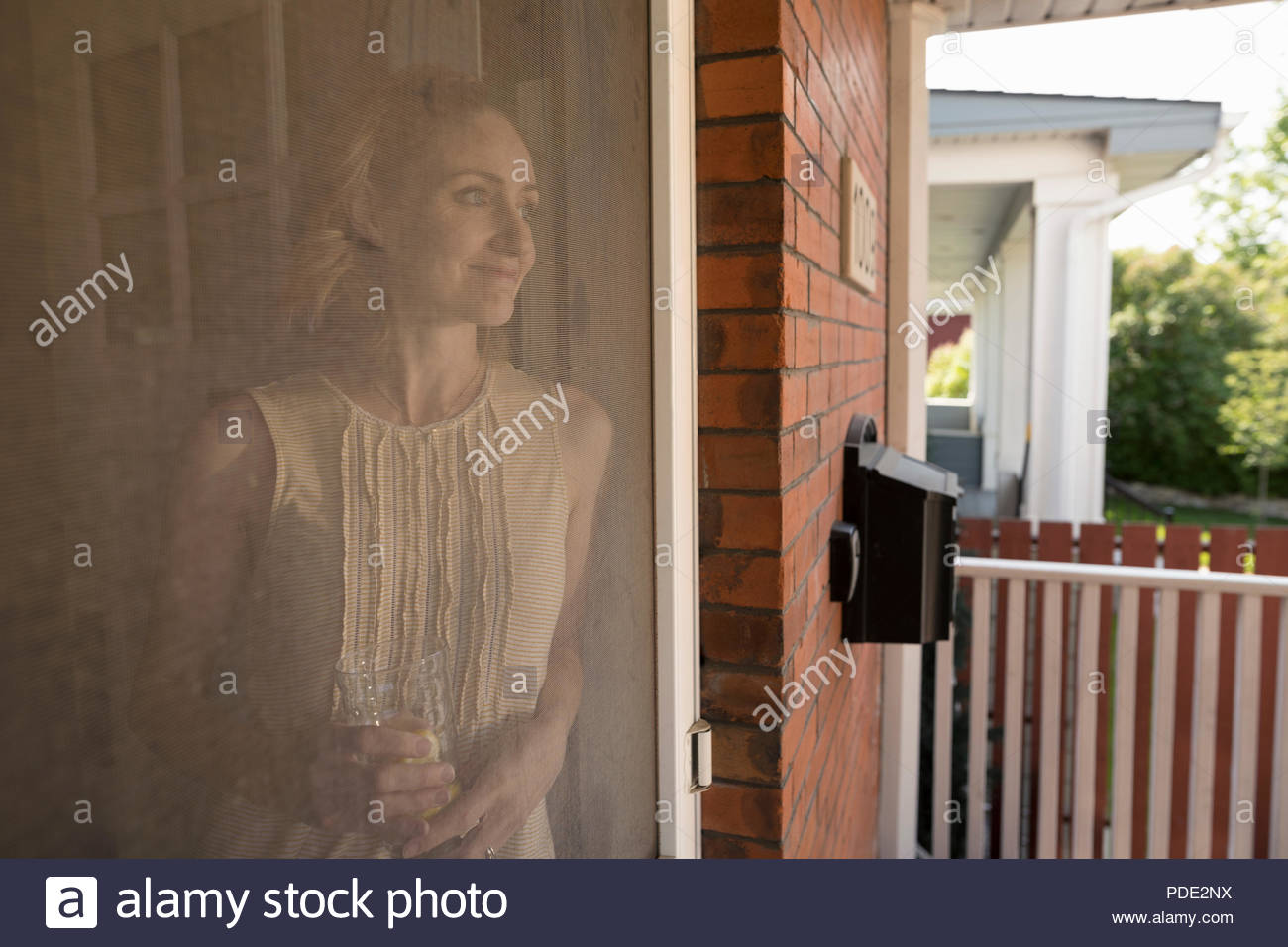 Screen door porch hi-res stock photography and images - Alamy