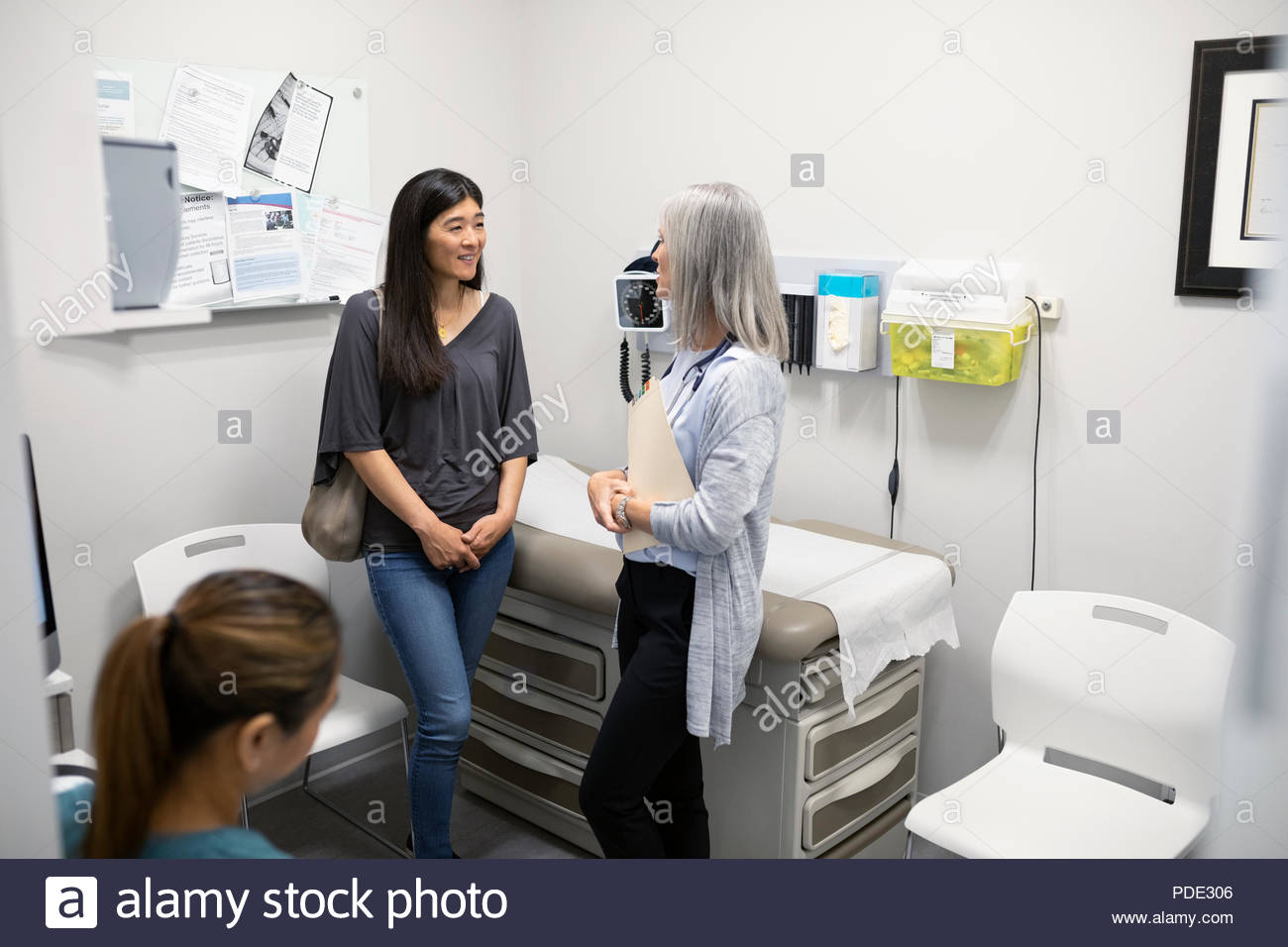 Exam table patient sitting hi-res stock photography and images - Alamy
