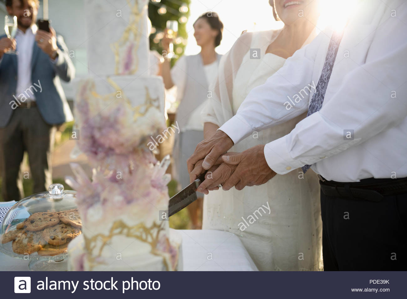 Cutting of cake hi-res stock photography and images - Alamy