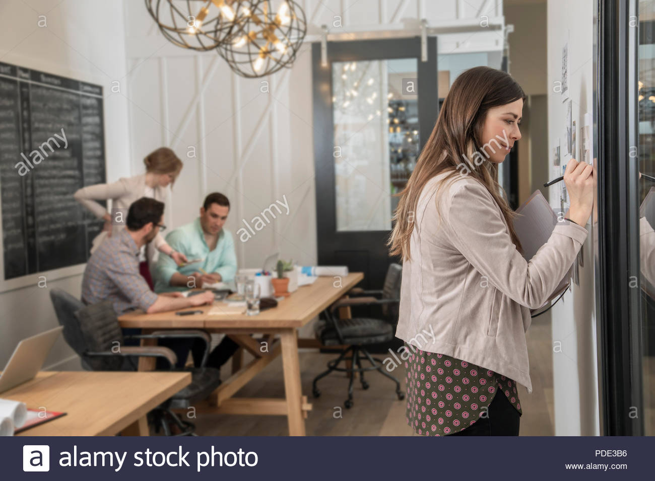 Builder female hi-res stock photography and images - Alamy