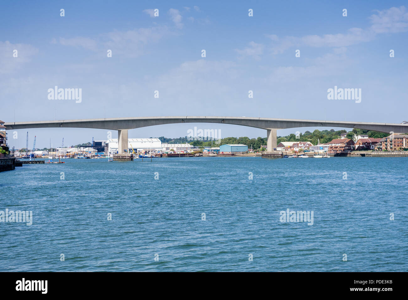 View across the Itchen River to the Itchen Bridge in Southampton ...