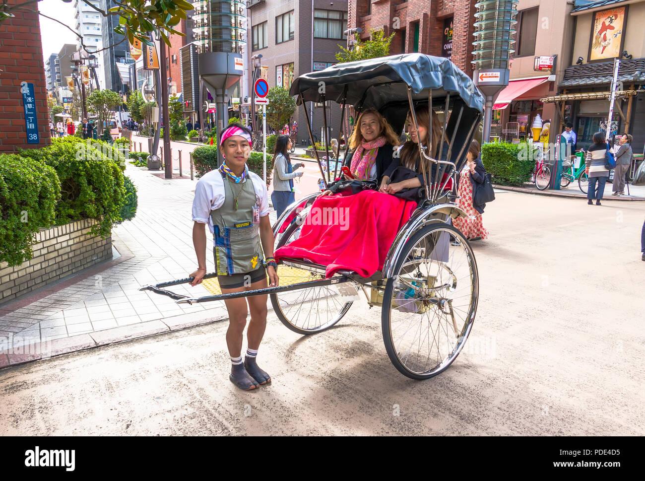 Rickshaw ride tokyo japan hi-res stock photography and images - Alamy