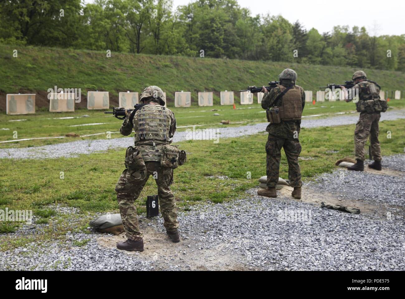 British army Spr. Jonathan Wallace (left), and Spr. Mark R. Maton ...