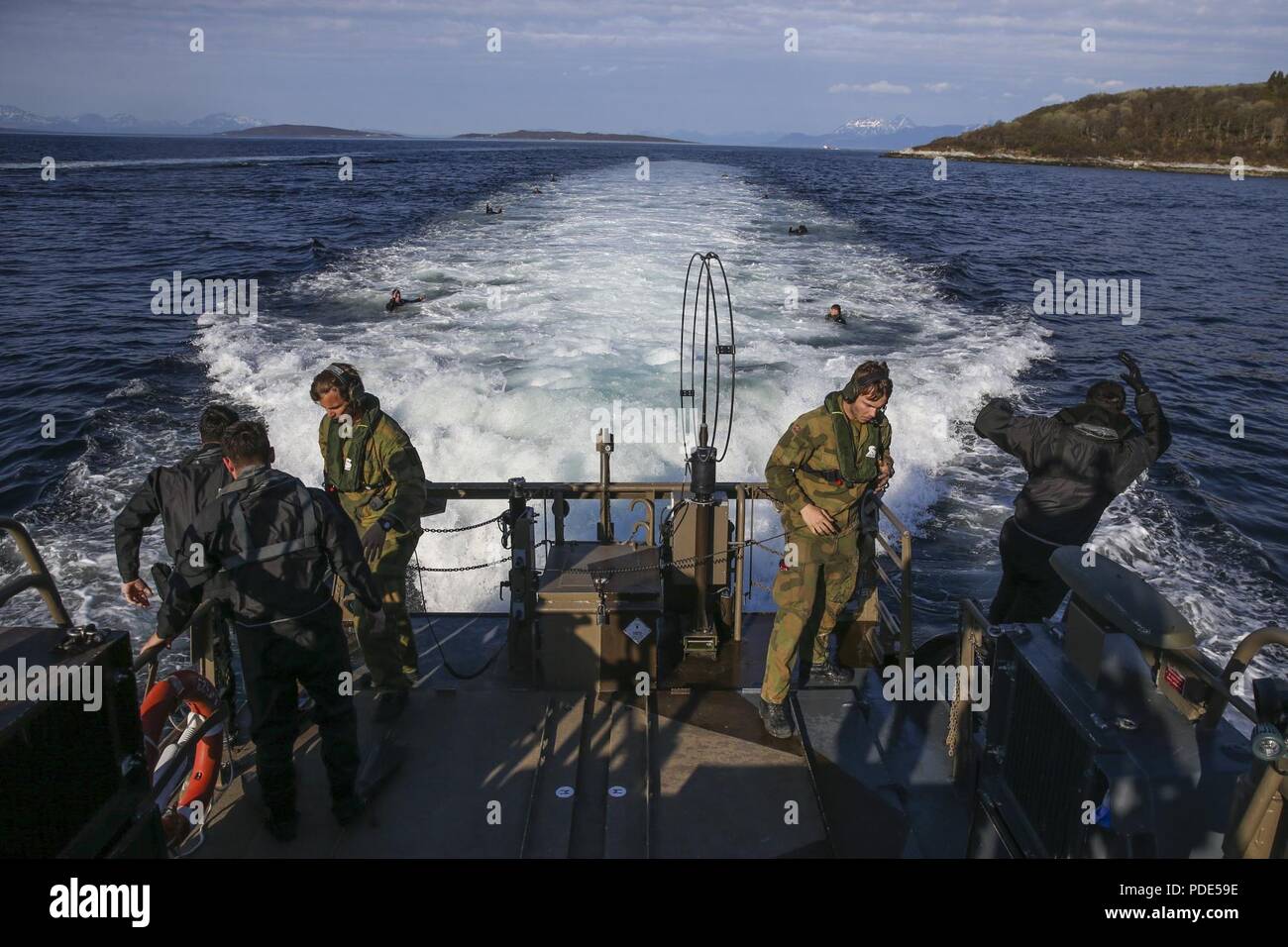U.S. Marines with 1st Platoon, 1st Reconnaissance Battalion, 1st Marine ...