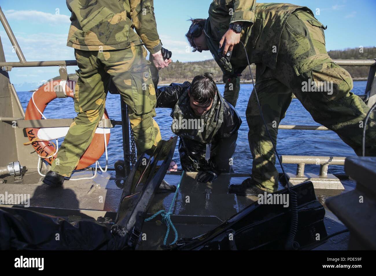 Norwegian Coastal Ranger Commandos (KJK) help a U.S. Marine, center ...