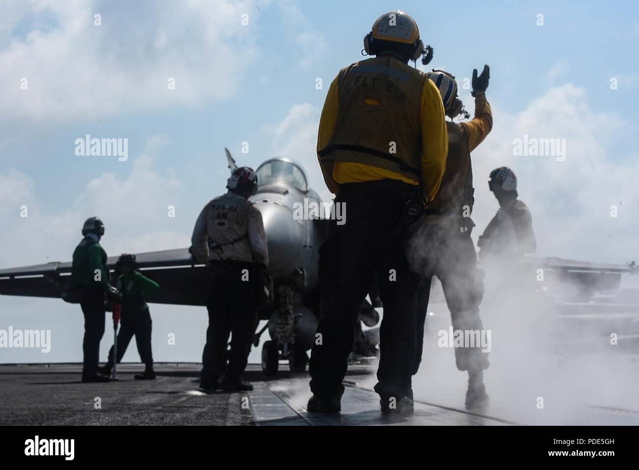 Isis fighter pose hi-res stock photography and images - Alamy