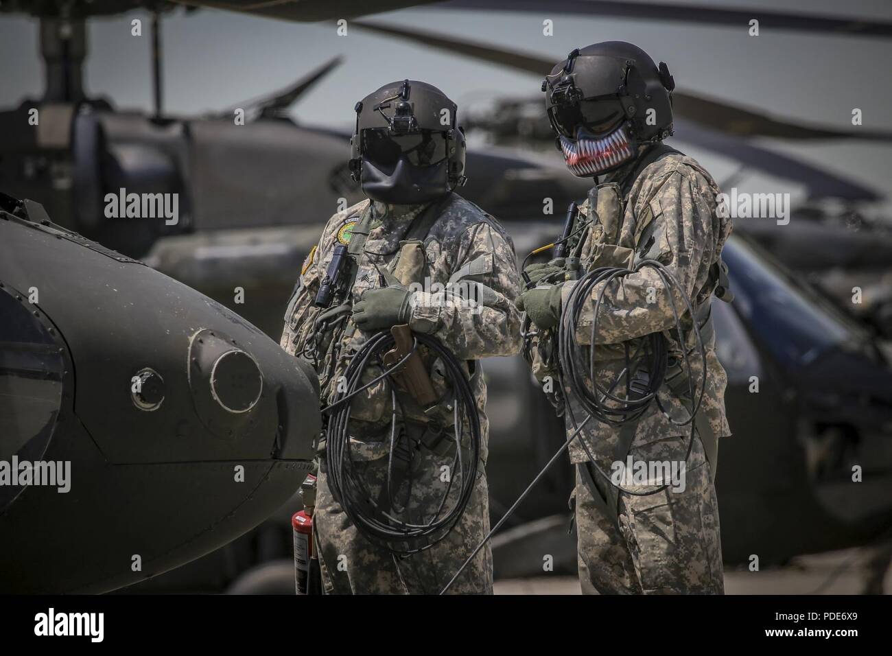 New Jersey Army National Guard Soldiers from the 1st Assault Helicopter ...