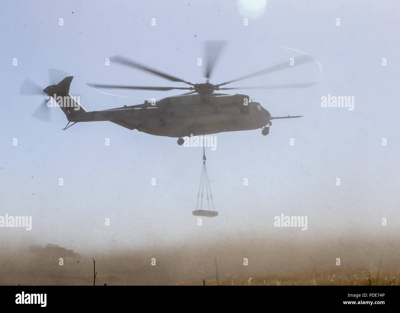 A CH-53E Super Stallion with Marine Heavy Helicopter Squadron (HMH) 462 ...