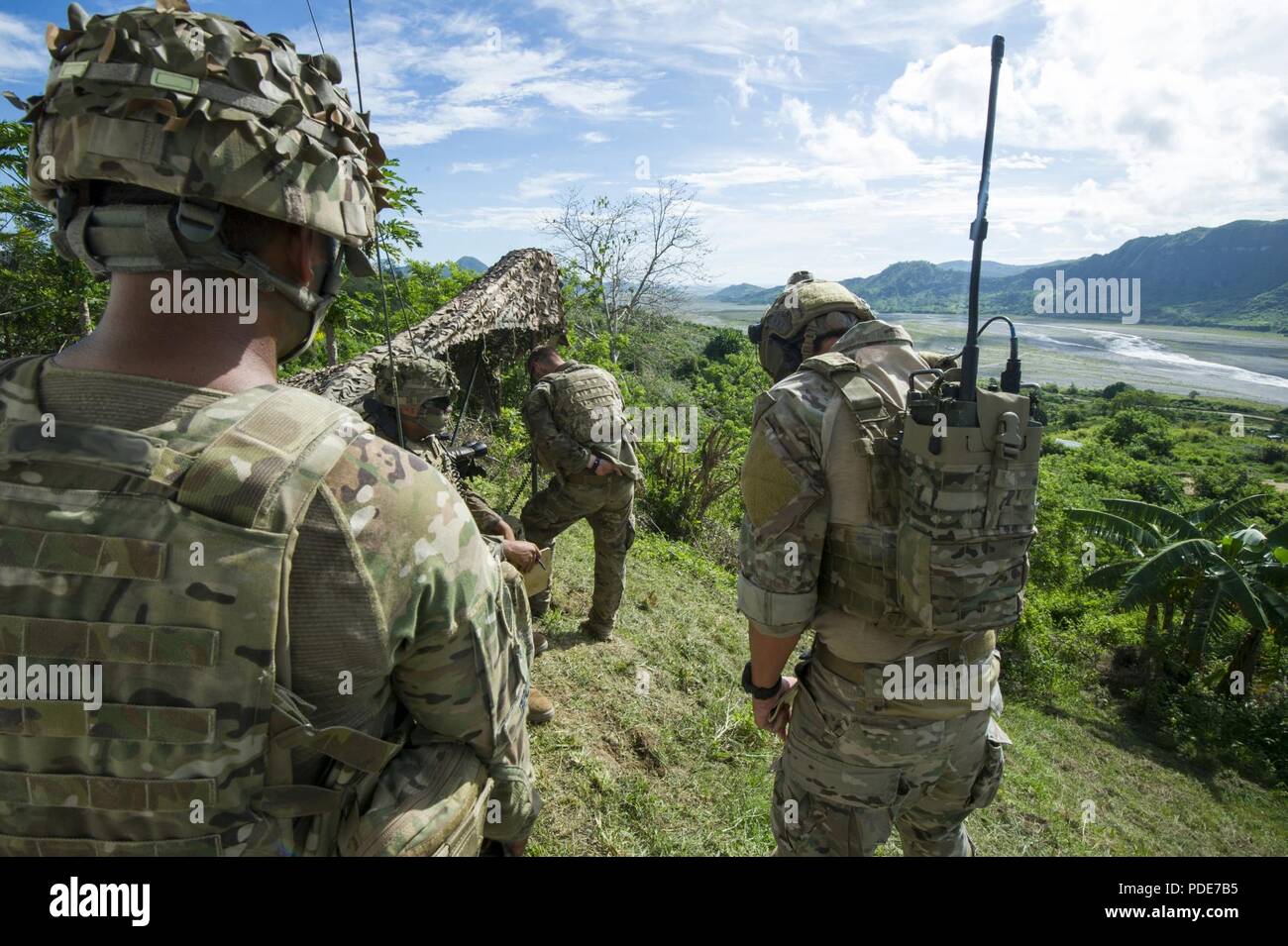 U.S. Air Force Tactical Air Control Party (TACP) Airmen from the 25th ...