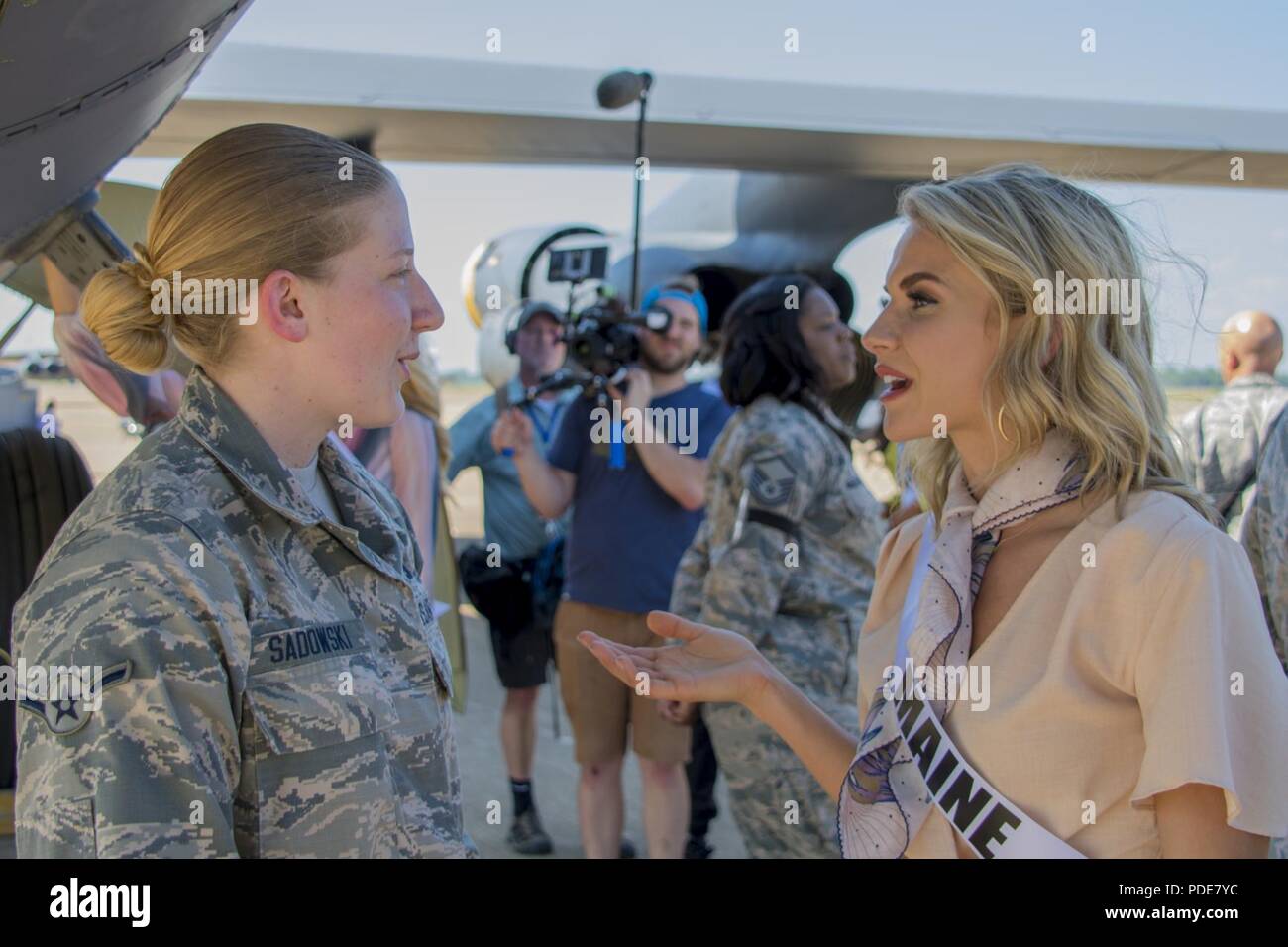 Marina Gray, Miss Maine USA 2018, talks to Airman Madison Sadowski, an ...