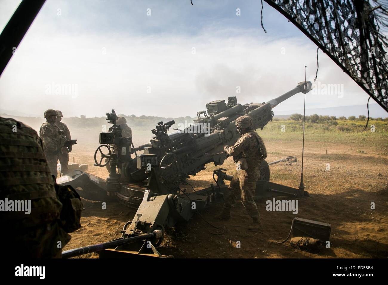 U.S. Army Soldiers assigned to 25th Division Artillery, 25th Infantry ...