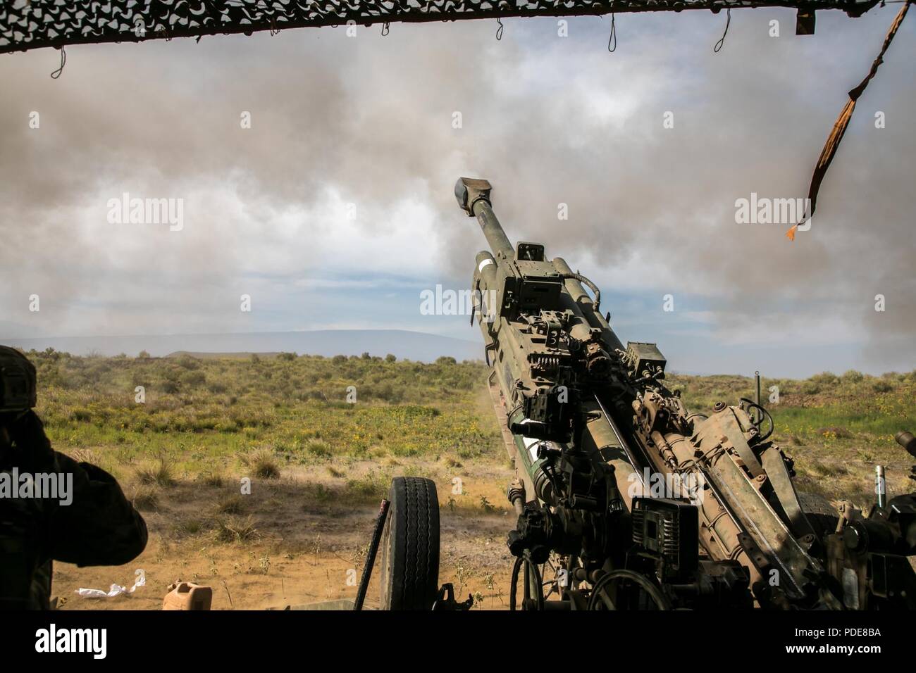 U.S. Army Soldiers assigned to 25th Division Artillery, 25th Infantry ...