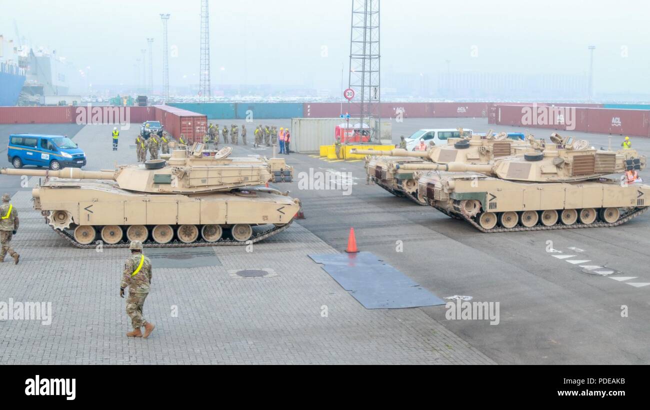 Us navy unloading vehicles in hi-res stock photography and images - Alamy