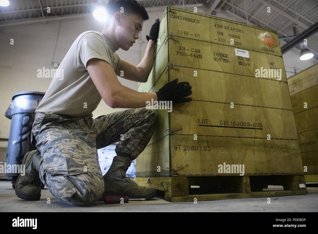 105mm high explosive hi-res stock photography and images - Alamy