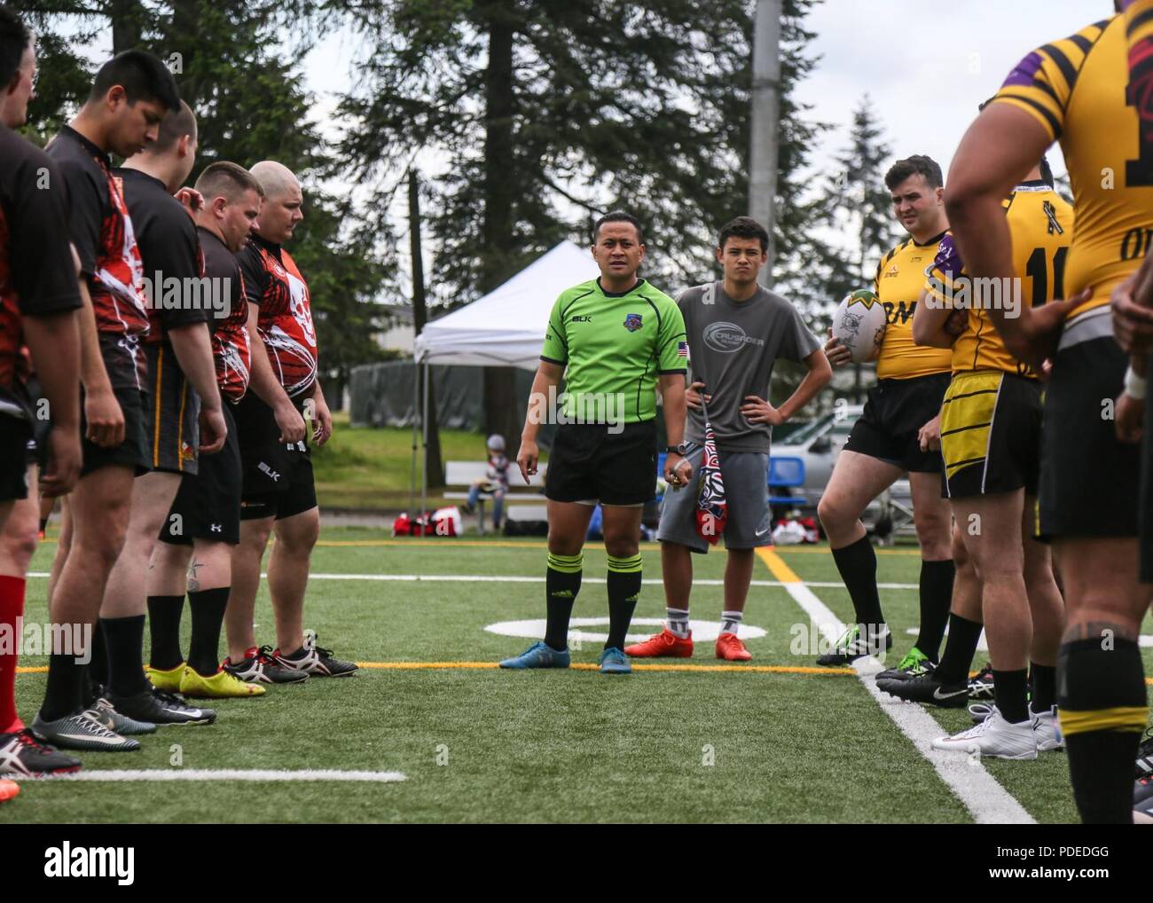 Soldiers from the Joint Base Lewis-McChord Army rugby team (right) and ...