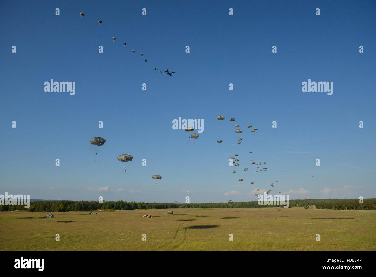 U.S. Army Paratroopers assigned to 4th Battalion, 319th Airborne Field ...