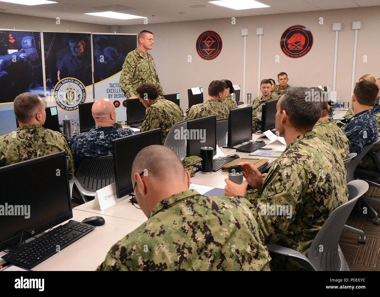 Amphibious warfare tactics instructor graduation hi-res stock ...