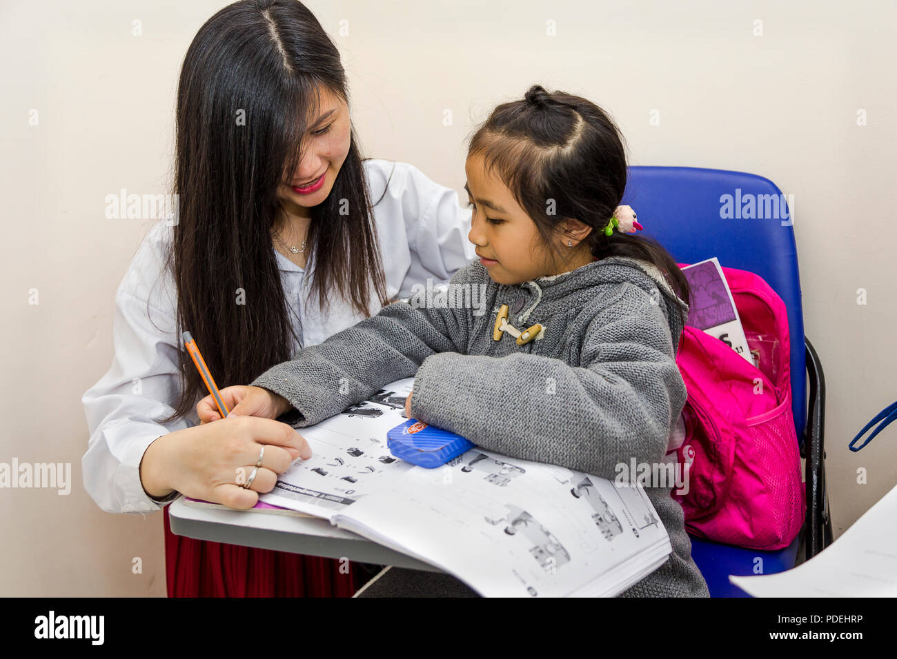 Kids problem solving together hi-res stock photography and images - Alamy
