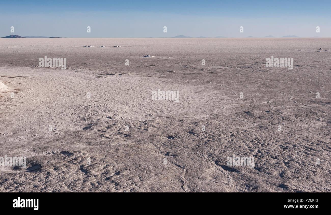 Salt mining in Colchani, in the Uyuni salt flat (Salar de Uyuni ...