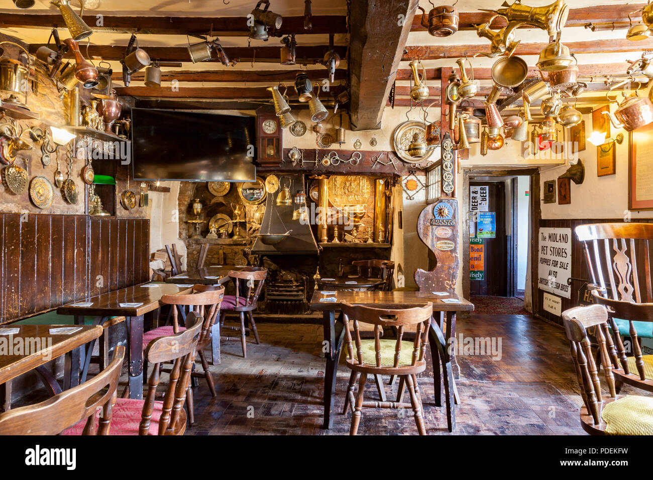 The Olde Swan public house at Nether Heyford, Northamptonshire Stock ...