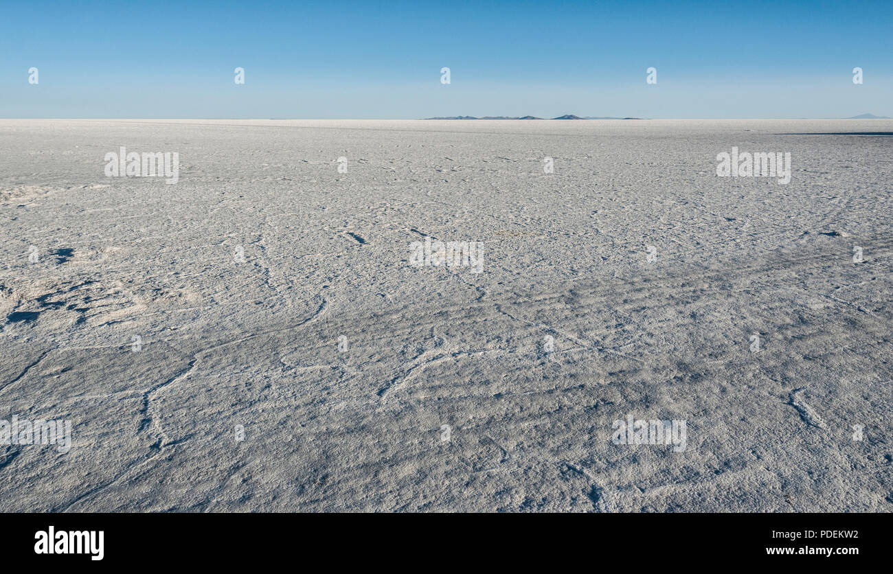 Salt mining in Colchani, in the Uyuni salt flat (Salar de Uyuni ...