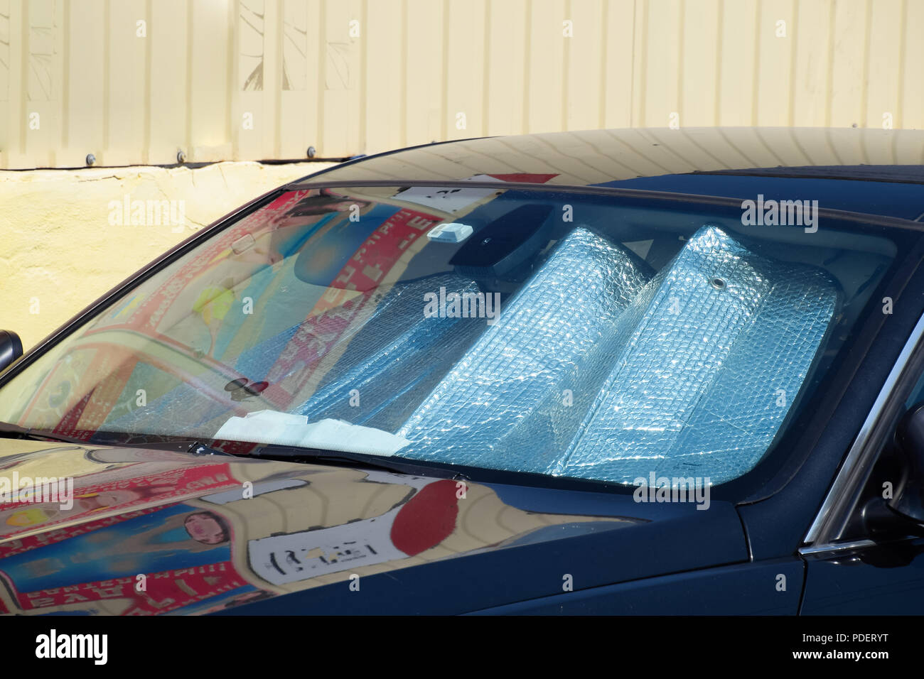 Windshield sun reflector hi-res stock photography and images - Alamy
