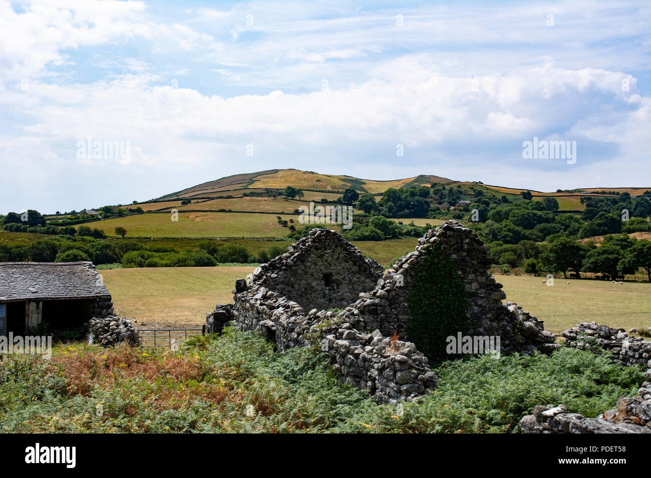 Deralict barn hi-res stock photography and images - Alamy
