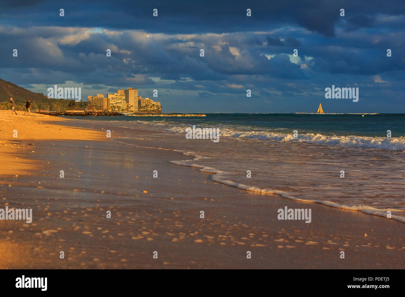Diamond head water sunset hi-res stock photography and images - Alamy