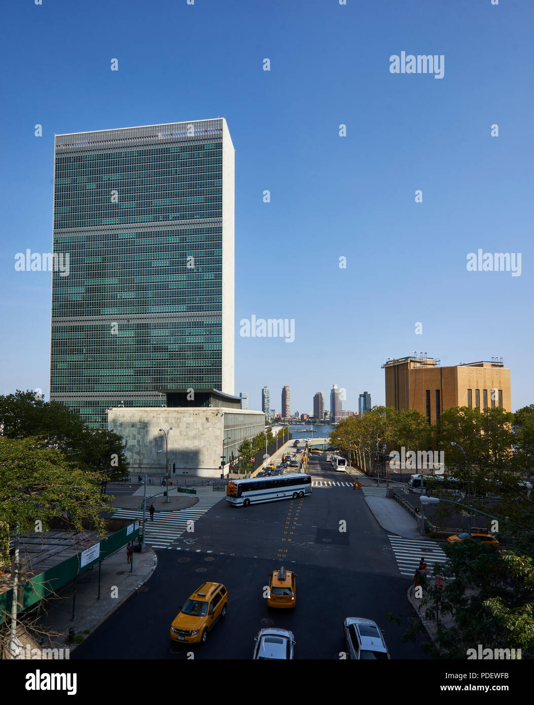 United nations headquarters building hi-res stock photography and ...