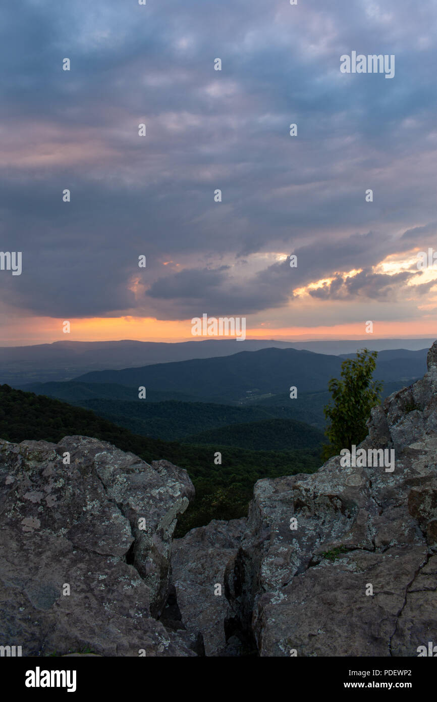 Sunset from summit of Bearfence mountain in Shenandoah National Park ...