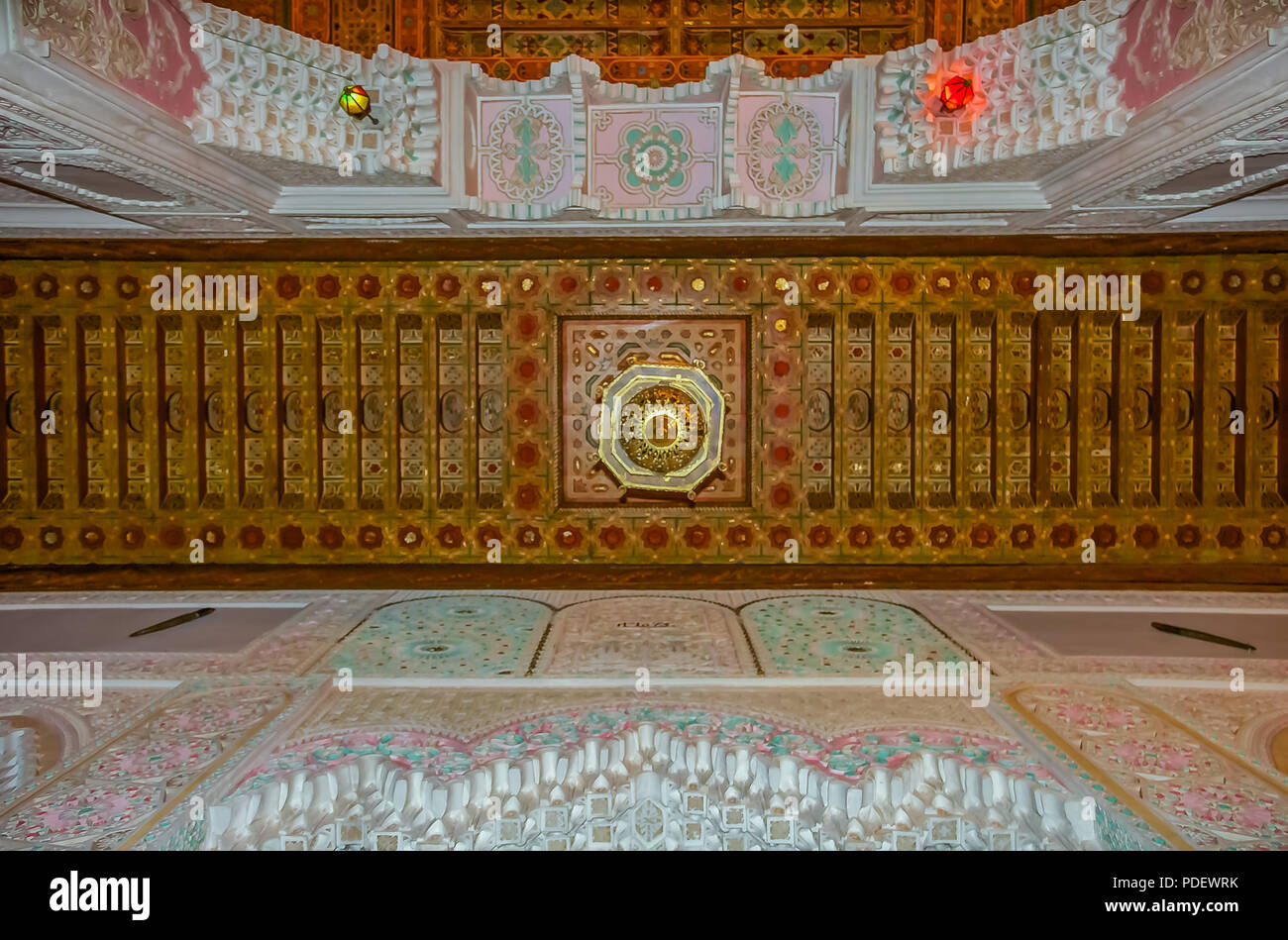 Carved plaster texture hi-res stock photography and images - Alamy