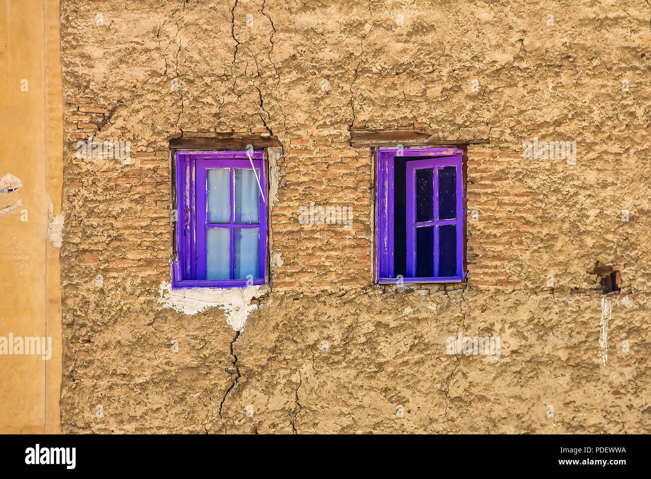 Purple windows hi-res stock photography and images - Alamy