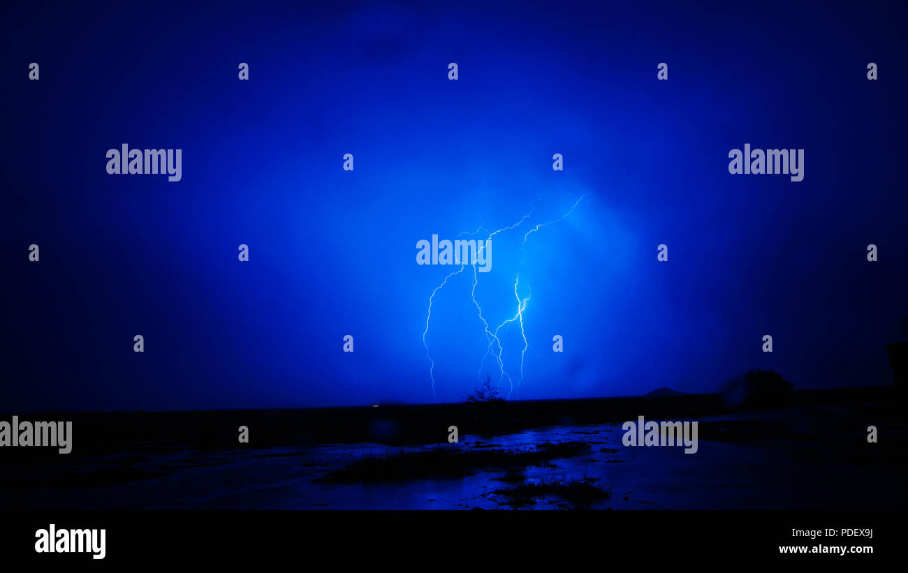 Quadruple lightning strike hi-res stock photography and images - Alamy