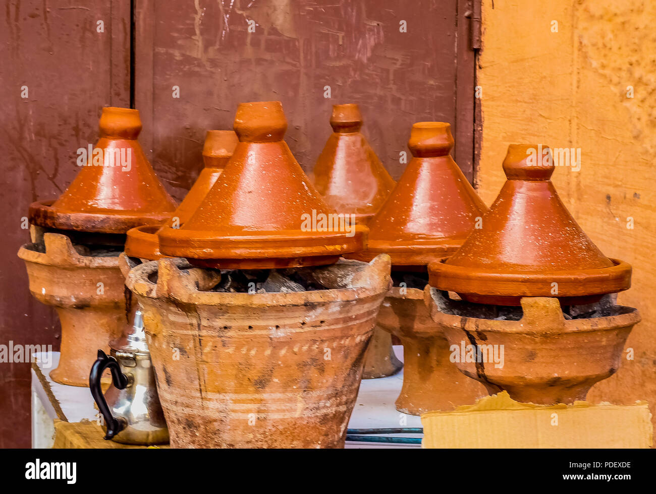 Cooking a moroccan tajine in marrakech hi-res stock photography and ...