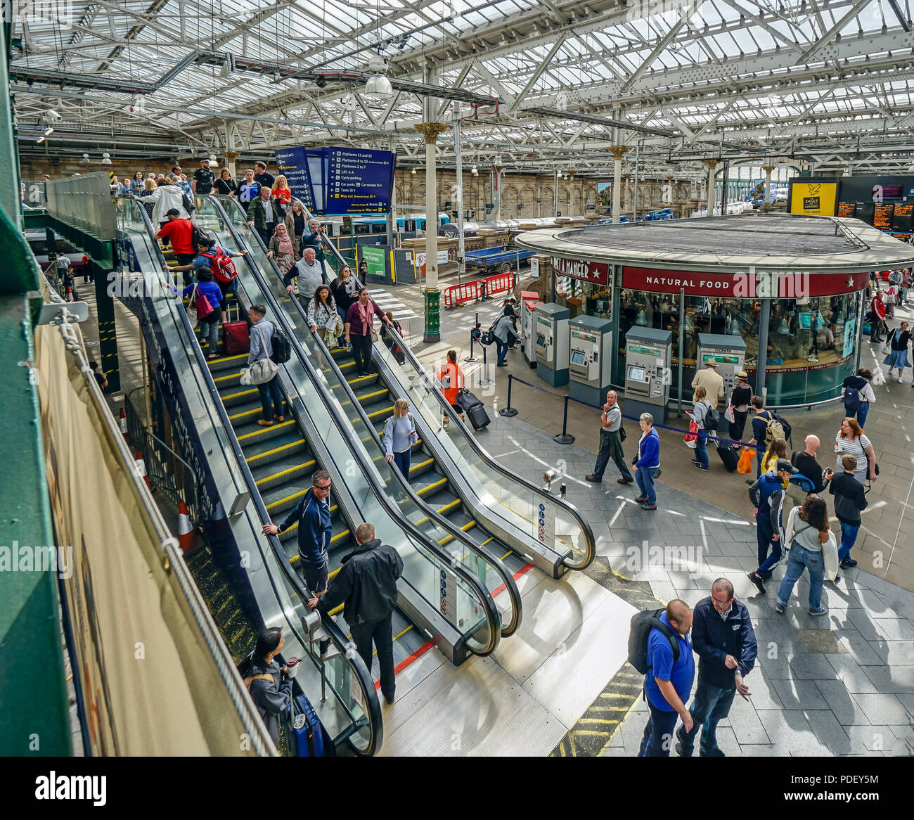 Installed escalator hi-res stock photography and images - Alamy