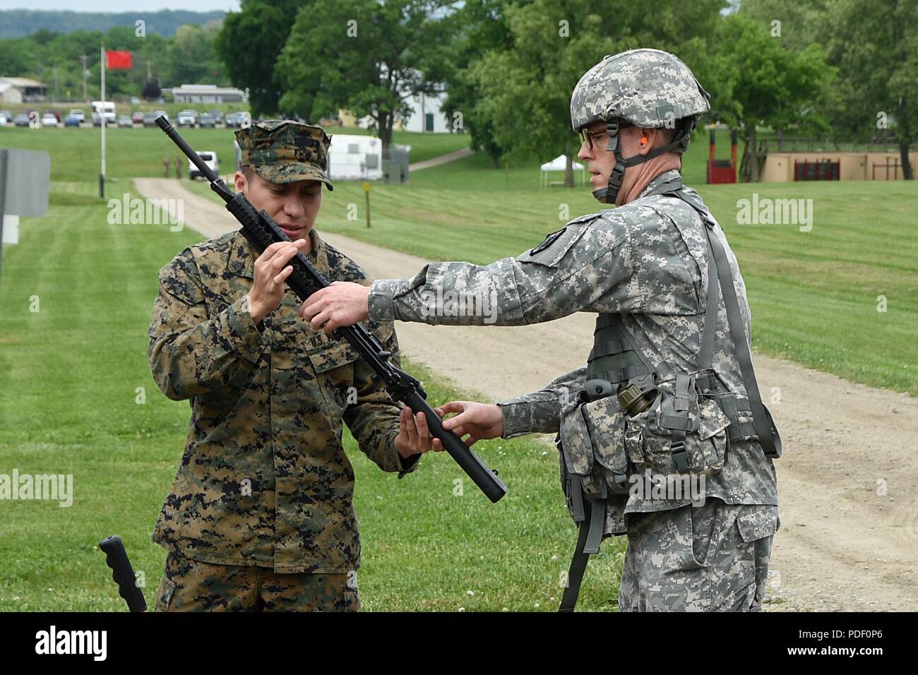 A Soldier, right, assigned to the 2100 Military Intelligence Group is ...