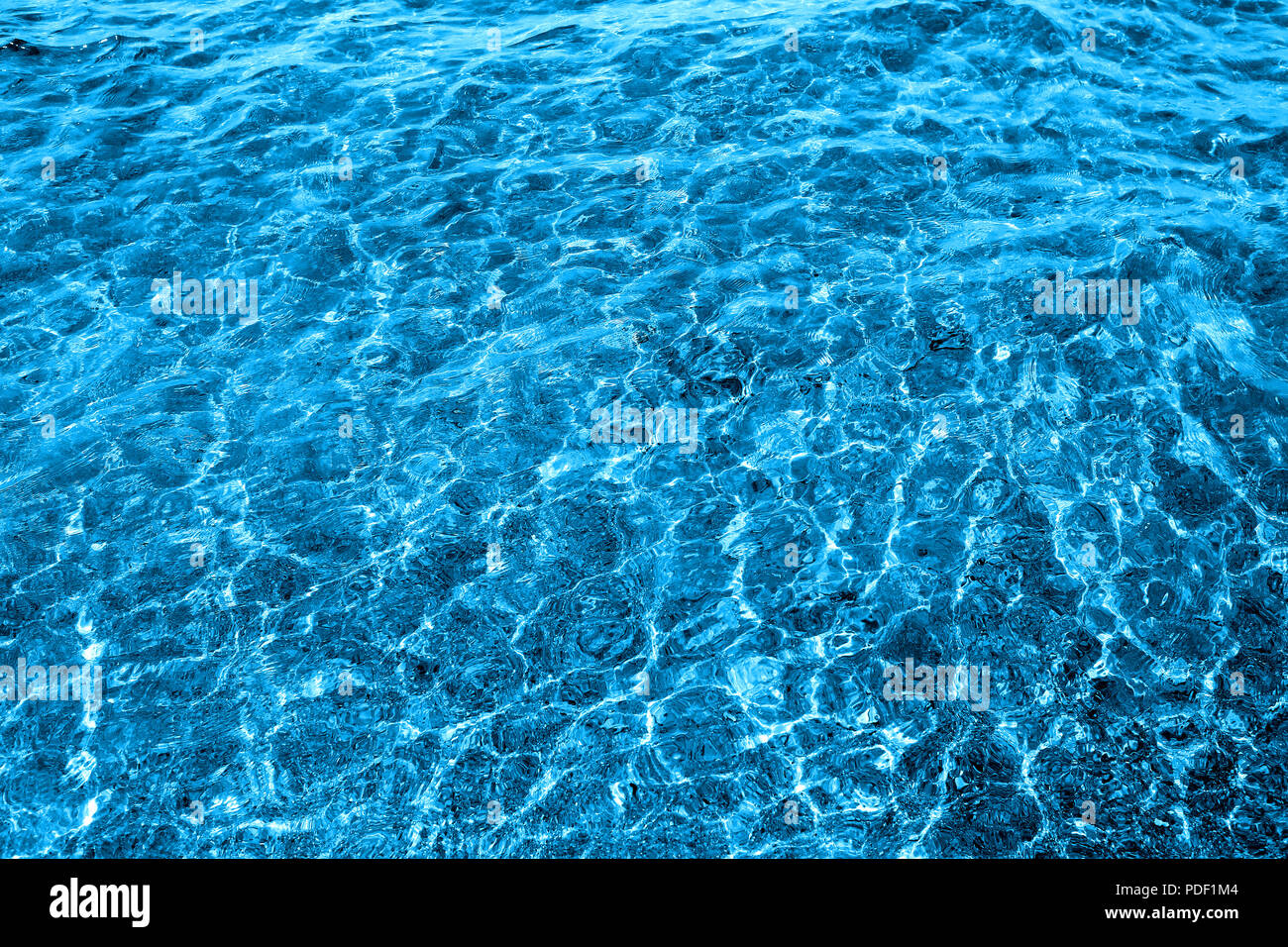 Photo super of a macro bubbling blue clear sea water Stock Photo - Alamy