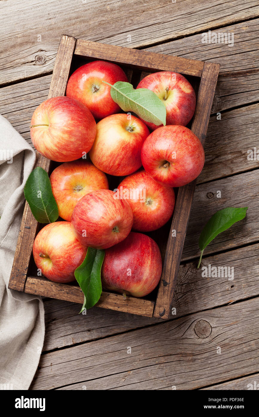 Ripe red apples in wooden box. Top view Stock Photo - Alamy