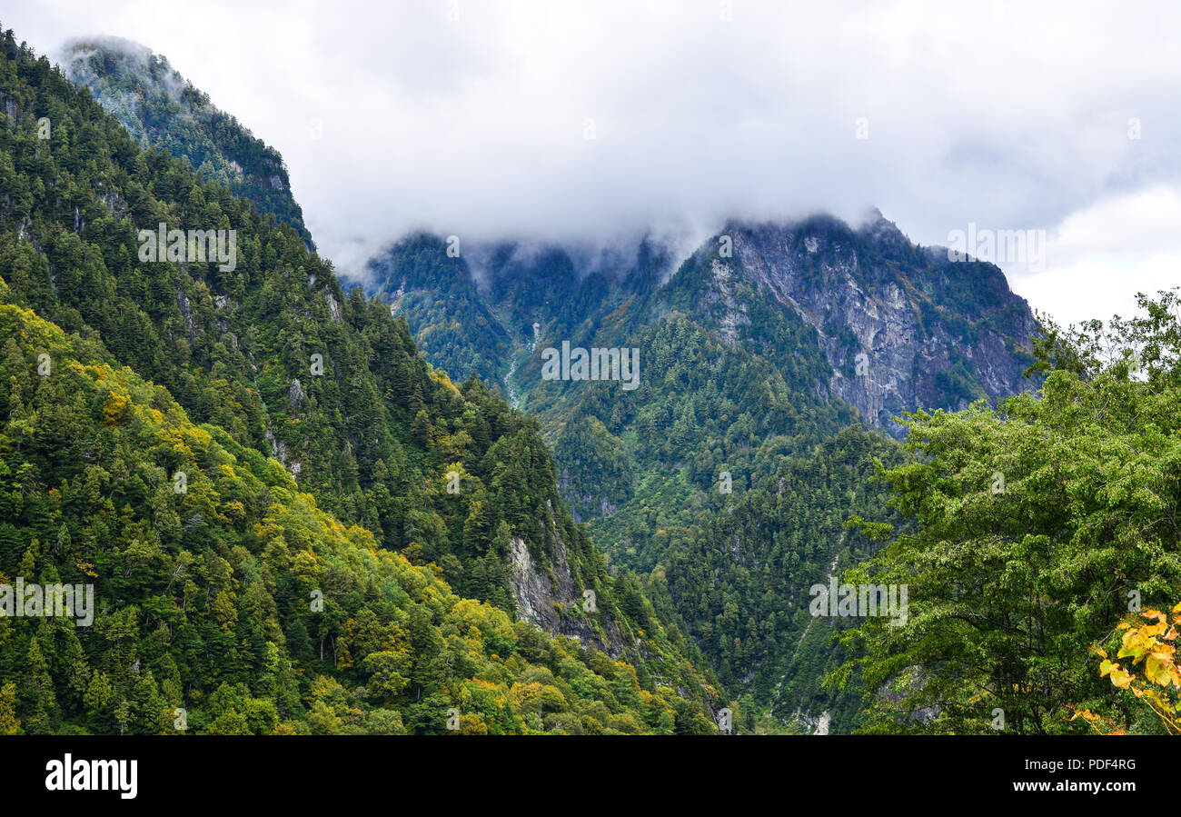 Mountain scenery at autumn in Tateyama Kurobe Alpine Route, Japan Stock ...