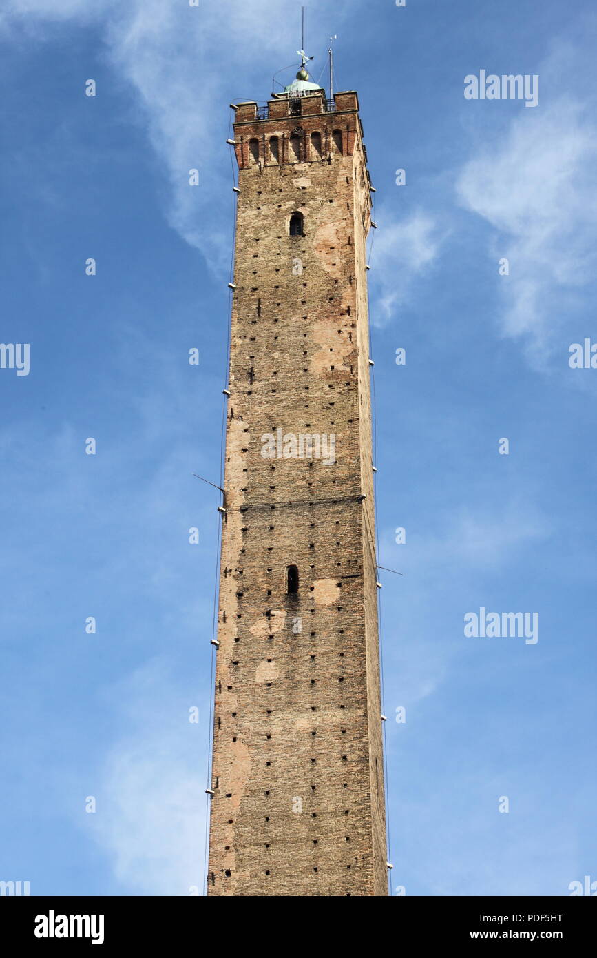 Asinelli tower in bologna hi-res stock photography and images - Alamy