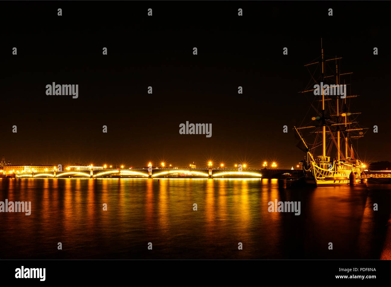 Photography of long-term exposure - night landscape river bridge ...