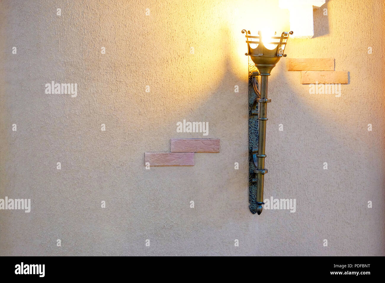 Torch fire castle hi-res stock photography and images - Alamy