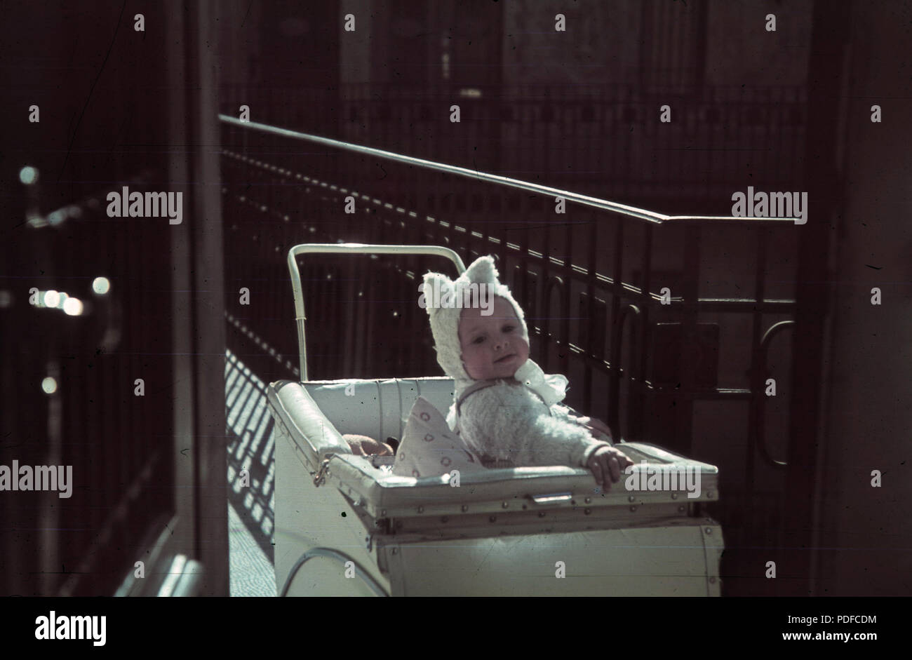 Carriage courtyard hi-res stock photography and images - Alamy